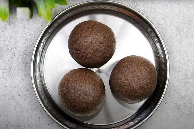 Ragi Mudde - Cuisine India
